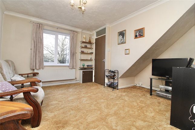 Yew Tree Rise Pinewood Ipswich Suffolk Ip8 2 Bedroom Terraced House