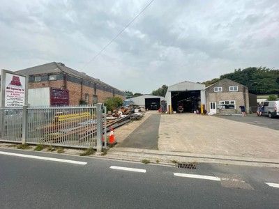 Industrial to let in Unit 2, Light Industrial/Workshop Premises, Head ...