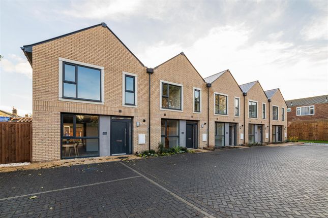 Horns Road, Ilford IG6, 4 bedroom property for sale - 66363030 ...