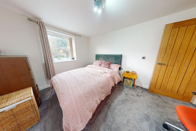 Harrogate Road, Moortown, Leeds LS17, 2 bedroom flat to rent - 66172494 ...