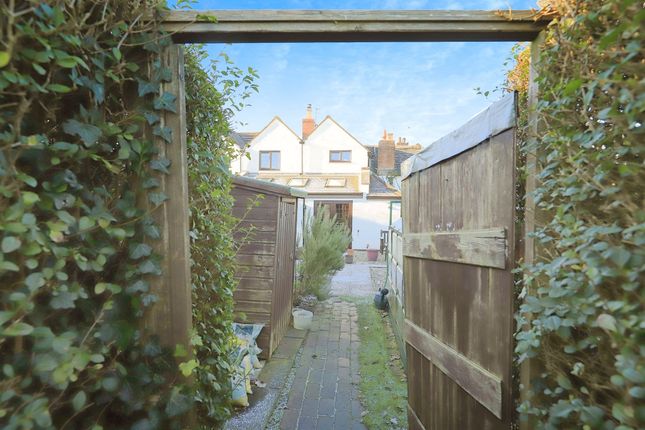 Meadow Lane, Coven Heath, Wolverhampton WV10, 2 bedroom cottage for ...
