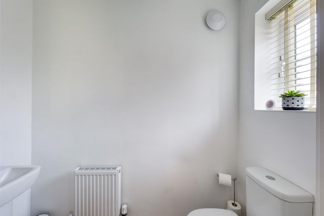 Tawny Drive, Middle Deepdale, Scarborough, North Yorkshire YO11, 4 ...