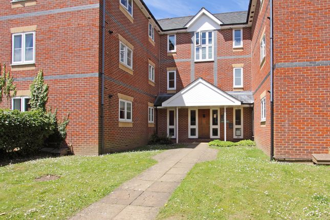 Bishops Way, Andover SP10, 2 bedroom flat for sale - 68008401 ...