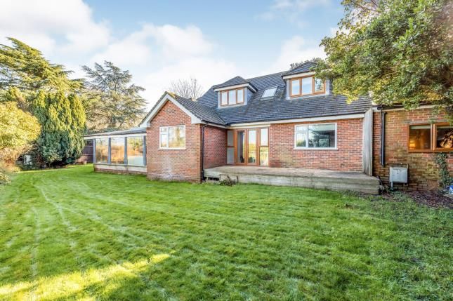 Houses for Sale in Lower Road, Fetcham, Leatherhead KT22 - Lower Road ...