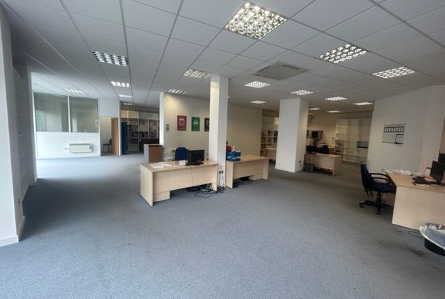 Gladstone Parade, Timber Street, Chippenham SN15, retail premises to ...