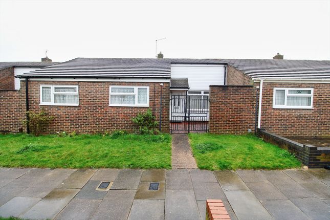 Willowfield, Harlow CM18, 2 bedroom bungalow for sale - 66849940 ...
