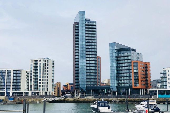Ocean Way, Ocean Village, Southampton SO14, 3 bedroom flat to rent ...