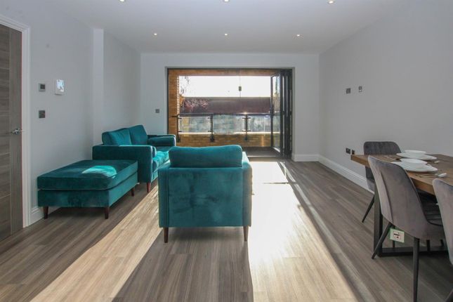 St. Marys Lane, Upminster RM14, 2 bedroom flat for sale - 66226484 ...