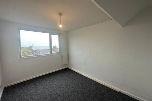 Marine Road, Pensarn LL22, 1 bedroom flat to rent - 70437035 ...