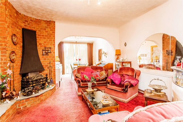 Southend Road Rochford Essex Ss4 3 Bedroom Terraced House For Sale