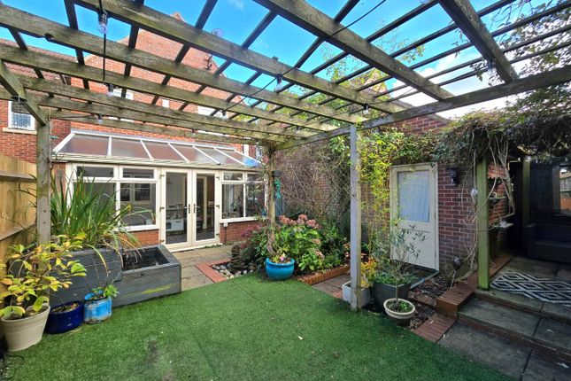 Glebe Farm Close, Collingtree, Northampton NN4, 3 bedroom semi-detached ...