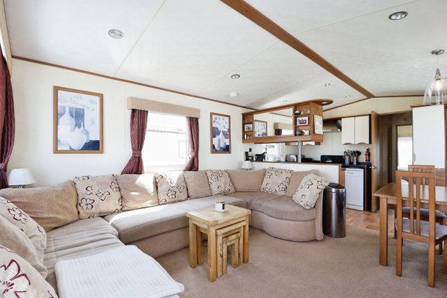 Solent Breeze, Thorness Lane, Cowes, Isle Of Wight PO31, 2 bedroom ...