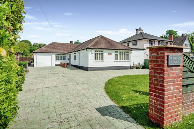 Reigate Road, Hookwood, Horley RH6, 4 bedroom detached bungalow for ...
