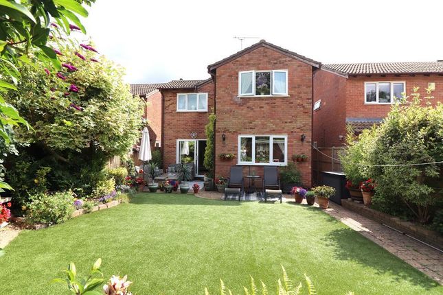 Arbour Close, Luton, Bedfordshire LU3, 3 bedroom detached house for ...