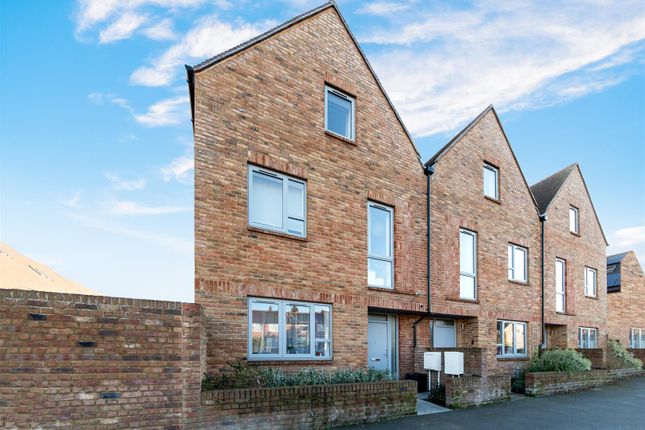 Homes for Sale in Merstham - Buy Property in Merstham - Primelocation