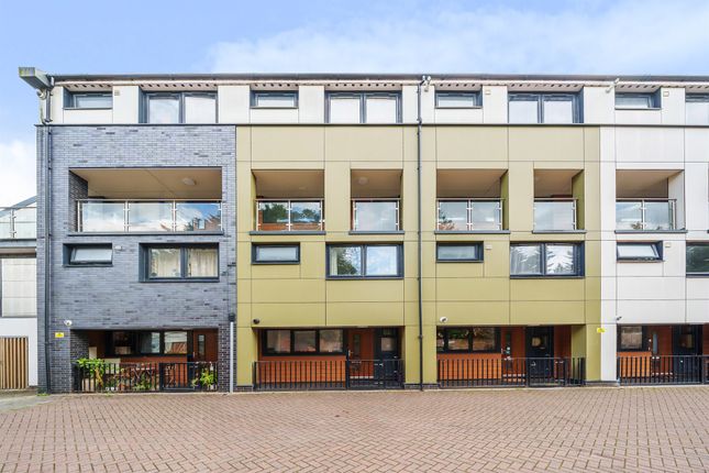 Evenlode, Maidenhead SL6, 2 bedroom maisonette for sale - 68249920 ...