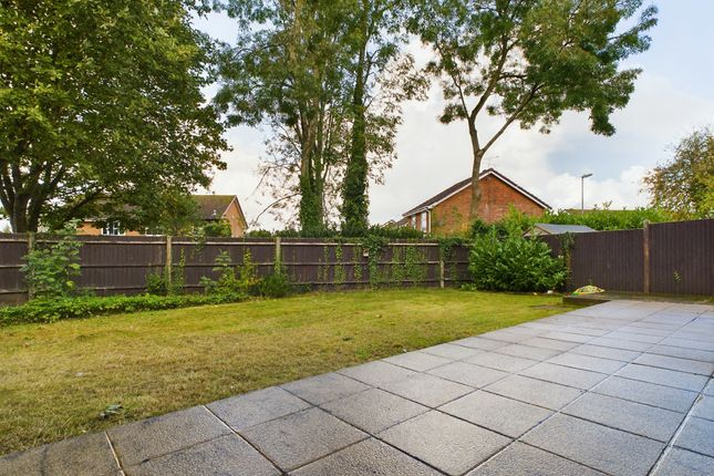 Fulmar Close, Kempshott, Basingstoke RG22, 4 bedroom detached house to ...