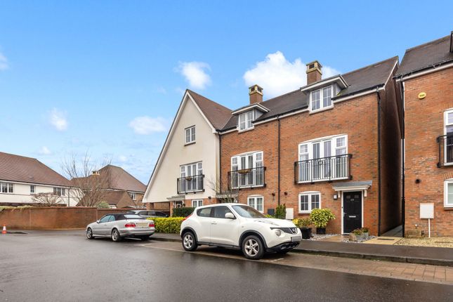 Beeches Way, Faygate RH12, 4 bedroom terraced house for sale - 69359937 ...