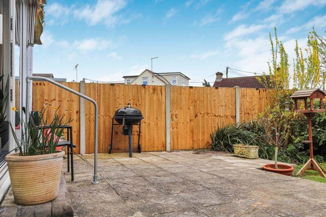 Feeches Road Southend On Sea Ss2 2 Bedroom Detached Bungalow For Sale