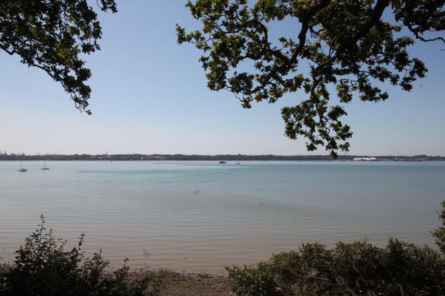 Victoria Road, Netley Abbey, Southampton SO31, 2 bedroom flat for sale ...