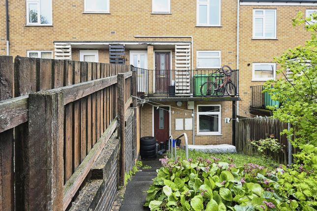 Elgar Gardens, Nottingham, Nottinghamshire NG3, 2 bedroom flat for sale ...