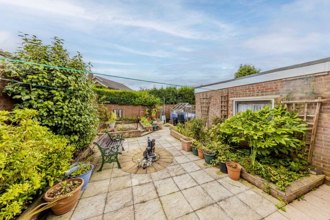 Kennet Close, Westbury Park ST5, 2 bedroom detached bungalow for sale ...