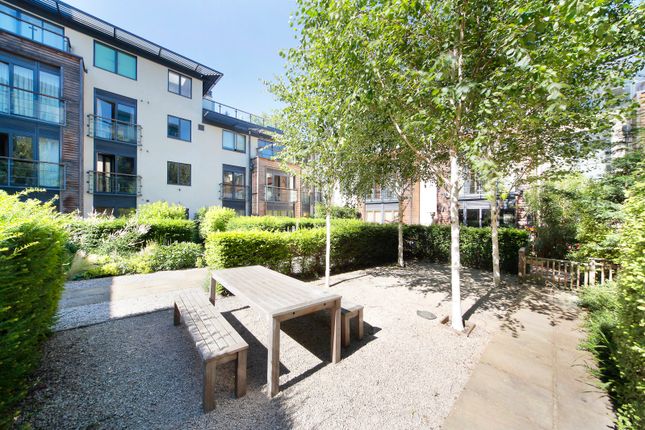 Houghton Square, Clapham, London SW9, 2 bedroom flat for sale ...