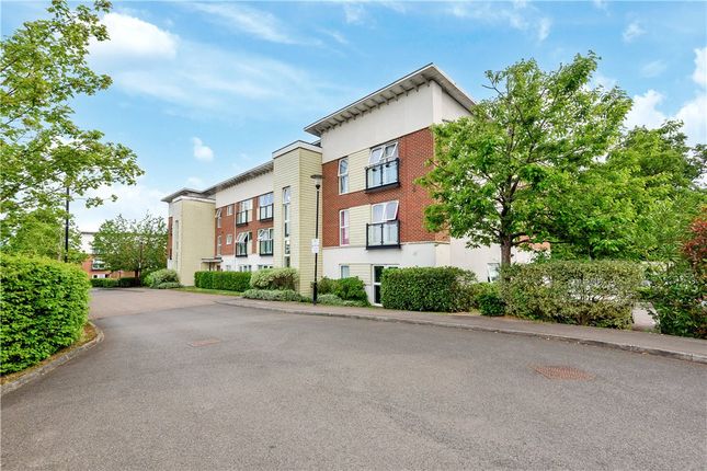 Park View Road, Leatherhead, Surrey KT22, 2 bedroom flat for sale ...