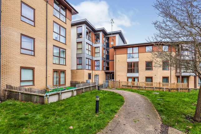Flats for Sale in Commonwealth Drive, Crawley RH10 - Commonwealth Drive ...