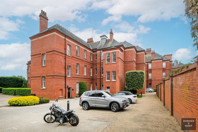 Devonshire House, Repton Park, Woodford Green IG8, 2 bedroom flat for ...
