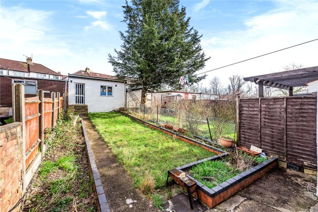 Kingsmead Avenue Kingsbury London Nw9 3 Bedroom Terraced House For