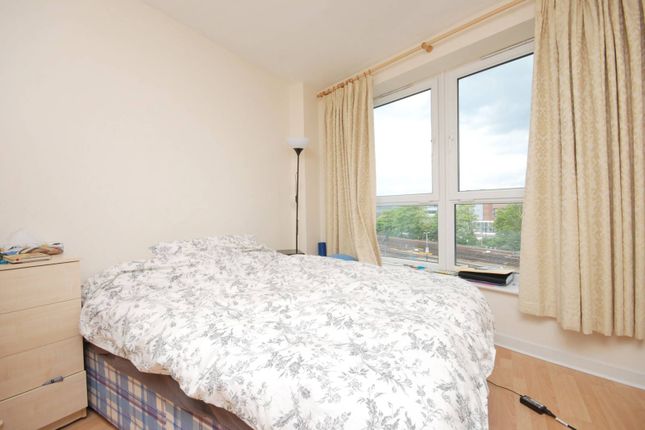 Station Approach, Woking GU22, 2 bedroom flat for sale - 69528029 ...