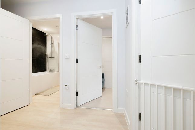 Woodford Road, Watford WD17, 2 bedroom flat for sale - 69696969 ...