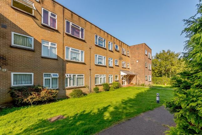 2 bed flat for sale in Coulsdon Road, Caterham CR3 - Zoopla
