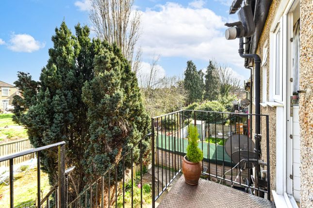 Grantham Gardens Chadwell Heath Romford Rm6 2 Bedroom Maisonette For