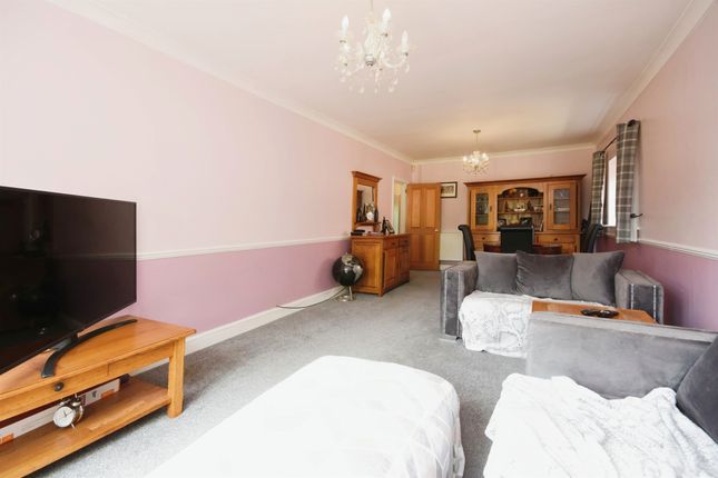 High Garrett, Braintree CM7, 4 bedroom detached bungalow for sale ...