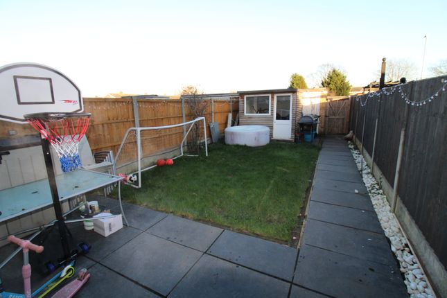 Woolmer Green, Laindon, Basildon SS15, 3 bedroom terraced house for ...