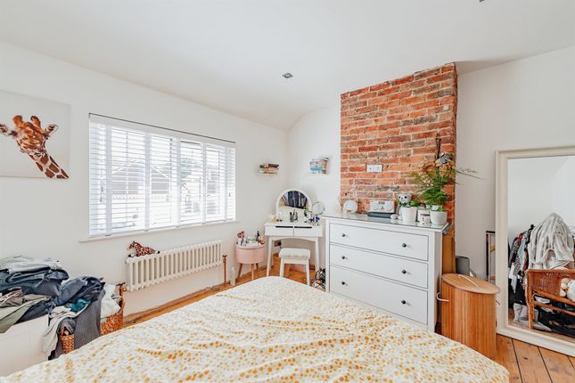 New Road, Smallfield, Horley RH6, 2 bedroom terraced house for sale ...