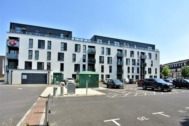 Market Street, Addlestone KT15, 3 bedroom flat for sale - 68165731 ...