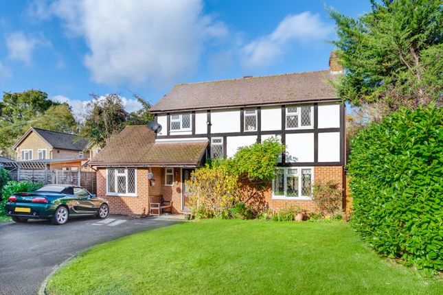 Houses for Sale in Lower Road, Fetcham, Leatherhead KT22 - Lower Road ...