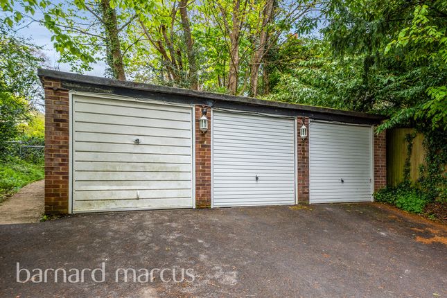 Sanderstead Road, Sanderstead, South Croydon CR2, 2 bedroom flat for ...