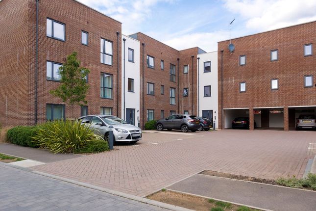 Birkin Court, Welwyn Garden City AL7, 2 bedroom flat for sale ...
