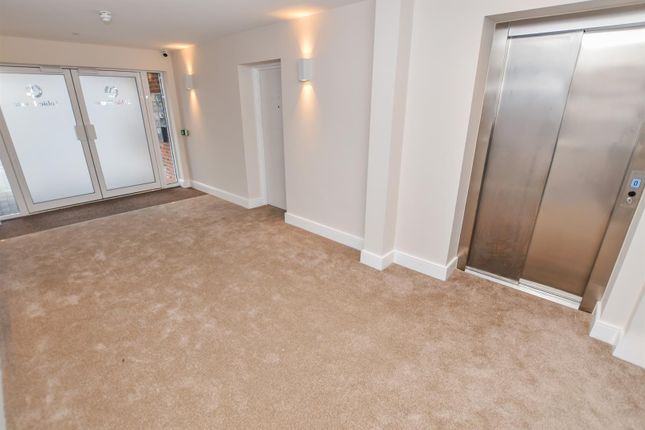 High Road, Benfleet SS7, 2 bedroom flat for sale - 68010833 | PrimeLocation