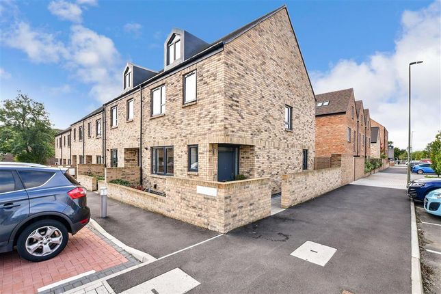 Portland Drive, Merstham, Redhill, Surrey RH1, 3 bedroom end terrace ...