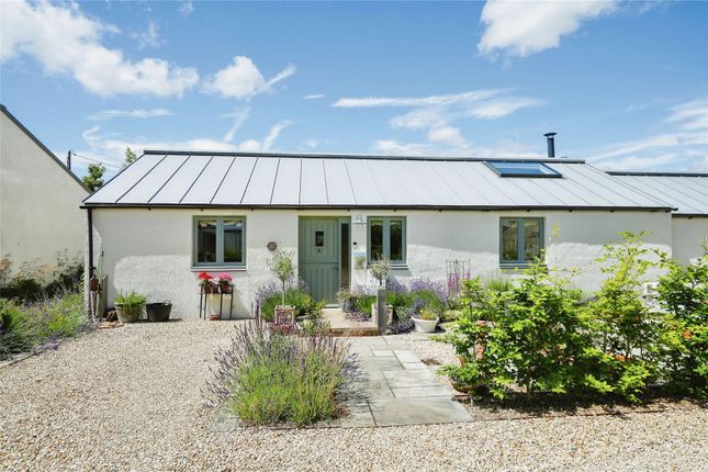 Sturt Farm Courtyard, Burford OX18, 2 bedroom bungalow for sale ...