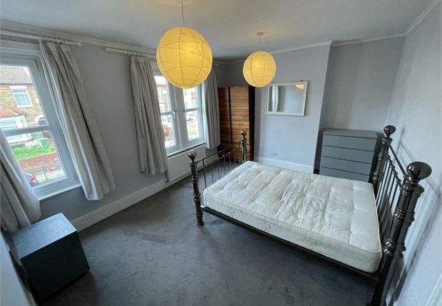 Chestnut Rise, Plumstead, London. SE18, 5 bedroom terraced house to ...