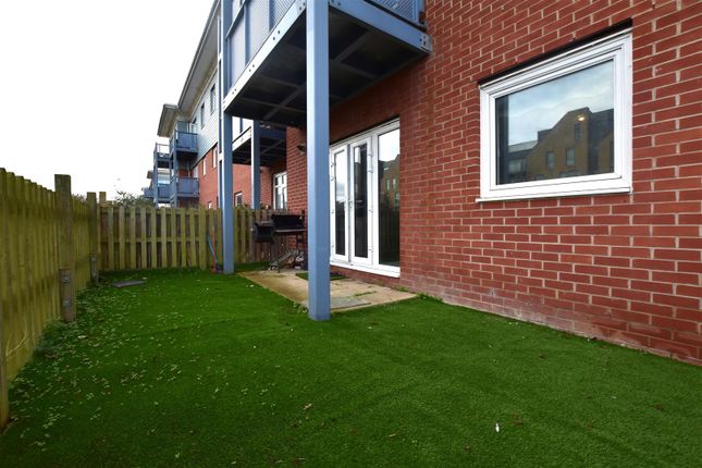 Wraysbury Drive, West Drayton UB7, 2 bedroom flat to rent - 70015093 ...