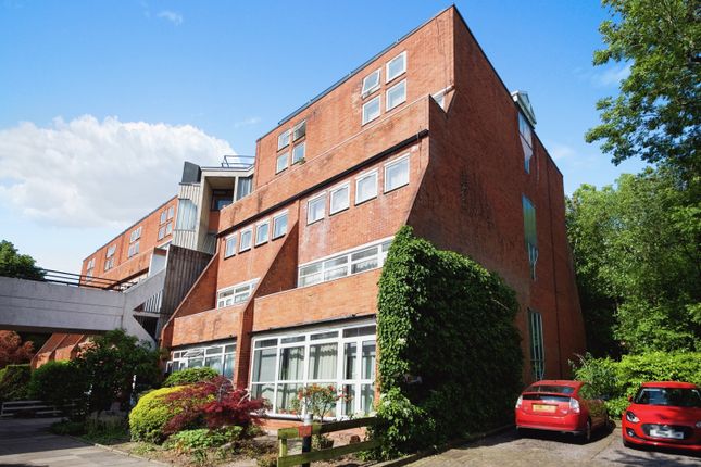Forest Court, Holden Avenue, London N12, 2 bedroom flat for sale ...