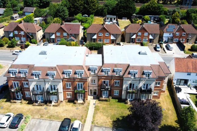Navarre Court 10 Primrose Hill, Kings Langley, Hertfordshire WD4, 2 ...