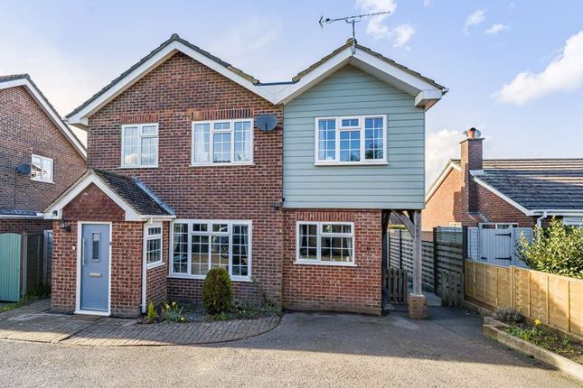 Glen Close, Beacon Hill, Hindhead GU26, 4 bedroom detached house for ...